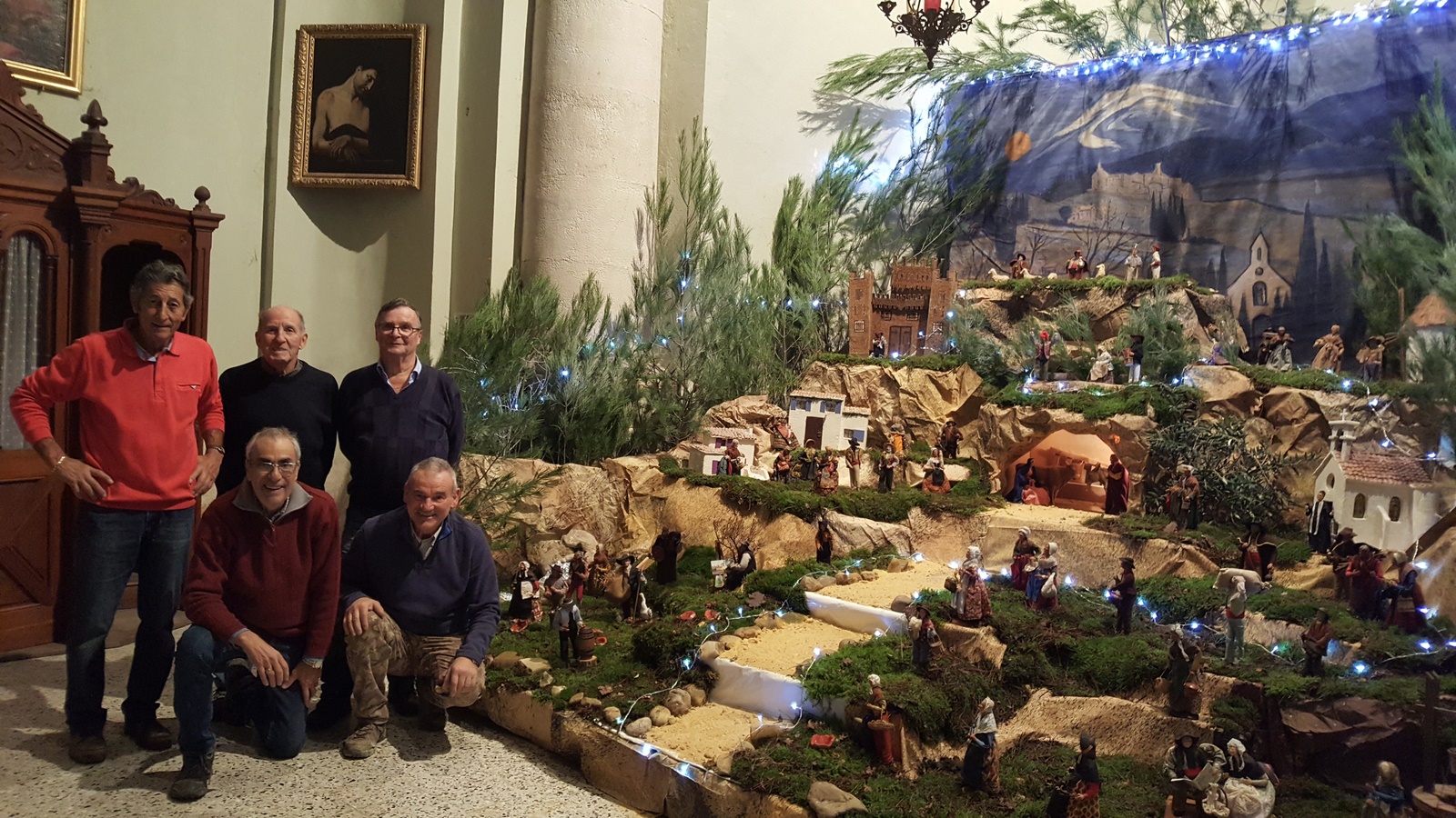 Montage d'une crèche - Paroisses du secteur de Sainte-Cécile-les-Vignes